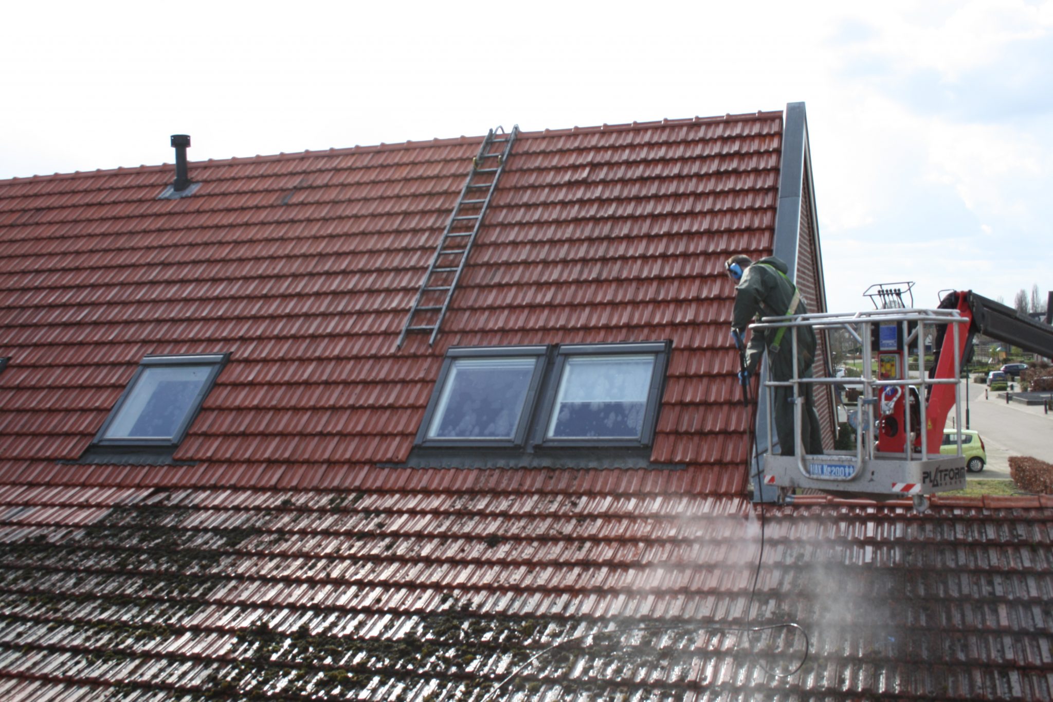 Dakreiniging: onze werkwijze en kosten | ROS&BERG